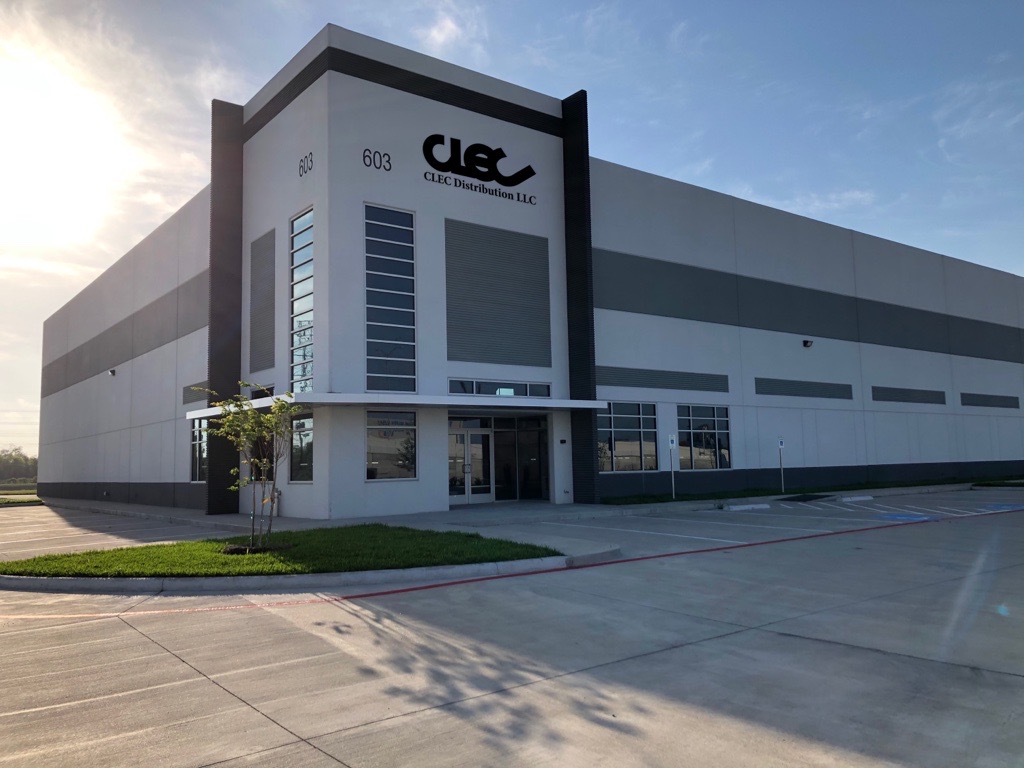 CLEC offers no-contact service calls - NA Speed Queen Commercial